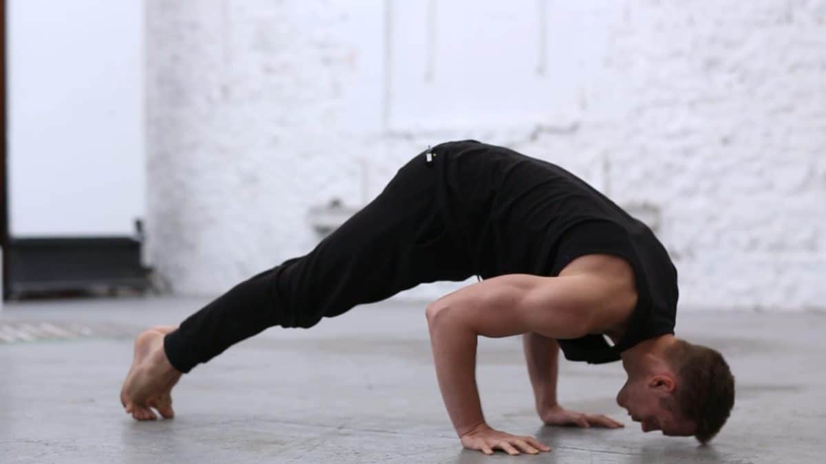 HSPU | Achieve the Handstand Push-Up - Handstand Factory